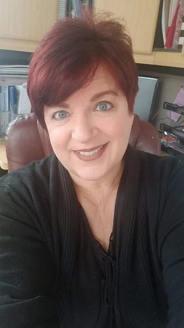 Dark Garnet Red Hair Dye Kit | Rimini Garnet 5RV | Madison Reed